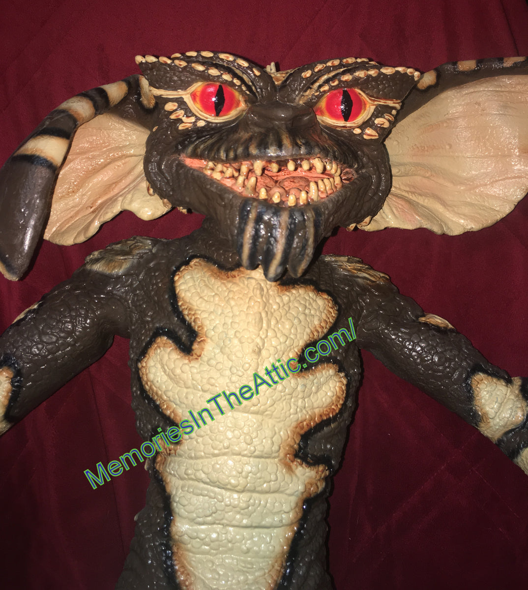 Trick Or Treat Studios Gremlins Evil Gremlin Hand Puppet Quality Movie ...